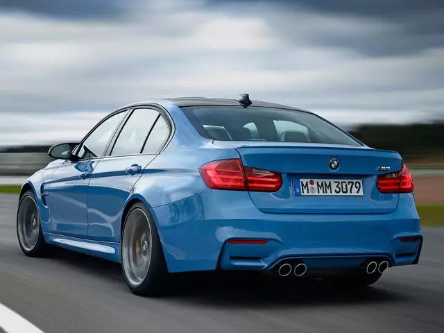 BMW M3 na M4 ọhụrụ na-agbapụta n'oge 94810_4