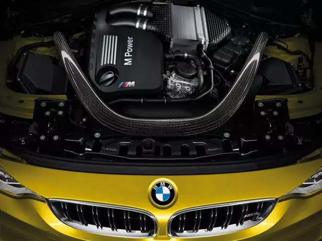 BMW M3 na M4 ọhụrụ na-agbapụta n'oge 94810_6