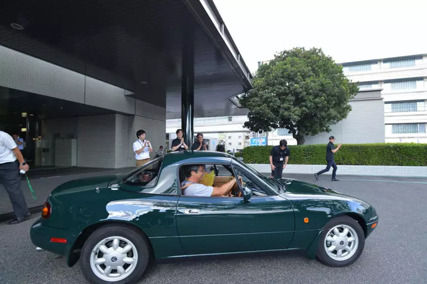 Grąžinkite originalią „Mazda Miata“ gamyklinę būklę 94860_1