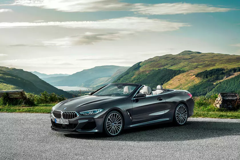 2019 BMW 8 სერიის კაბრიოლეტი, ლაქებიანი ყოველგვარი შენიღბვის გარეშე 94898_1