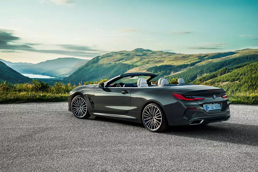 2019 BMW 8 სერიის კაბრიოლეტი, ლაქებიანი ყოველგვარი შენიღბვის გარეშე 94898_5