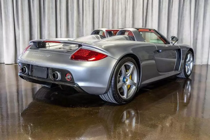 Zde je vaše šance koupit si „zcela nové“ Porsche Carrera GT 9496_3