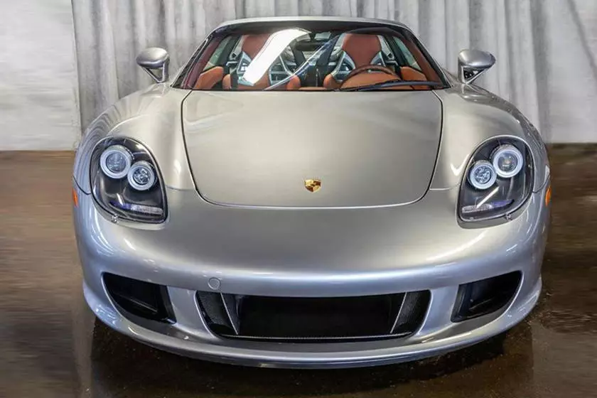 Zde je vaše šance koupit si „zcela nové“ Porsche Carrera GT 9496_4