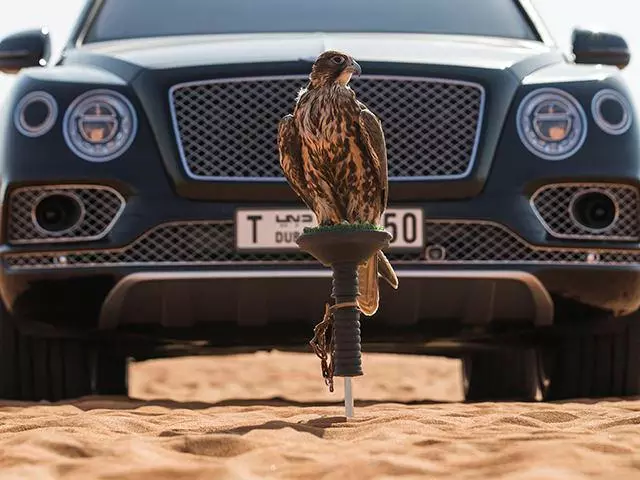 Mulliner bouwt onvoorstelbaar nutteloze Bentayga voor 's werelds meest duistere sport 949_1