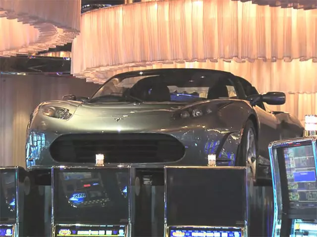 Letter Carrier Memenangkan Tesla Roadster Memainkan Slot di Las Vegas 95009_1