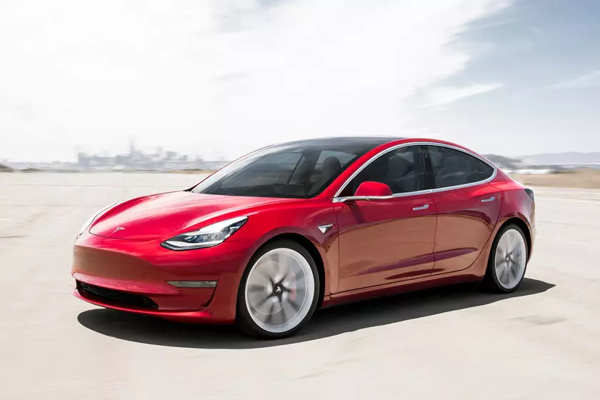 2017-2019 Tesla Model 3 vista frontale di guida