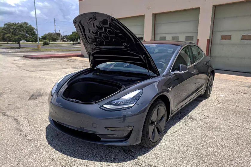 2017-2019 Tesla Model 3 capot vers le haut