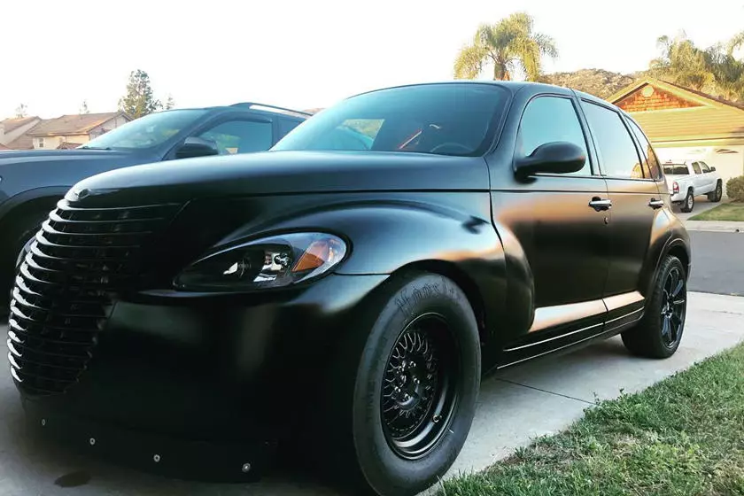 I-Chrysler PT Cruiser iguqulwe yaba yi-808-HP ye-Hellcat Fighter 95355_1