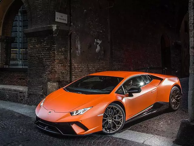 Lamborghini Aventador o'rniga 1000 ot kuchiga ega Monsterni rejalashtirmoqda 95435_2