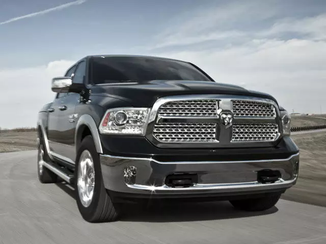 Ekpughere 2013 Ram 1500: Ihe kpatara eji etinye pickups zuru oke n'ụwa a 95608_1