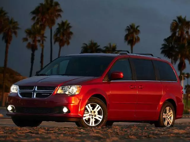 Dodge wuxuu dib ugu yeedhay ku dhawaad 300k Caravans Grand Caravans Barkinta shil ee khaldan 961_1