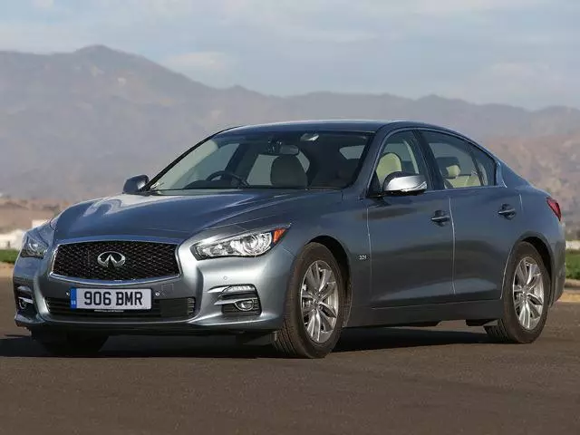 I-Q50 Ibuyekezwe I-Merc-Sourced 2.0-Liter Turbo 96211_1