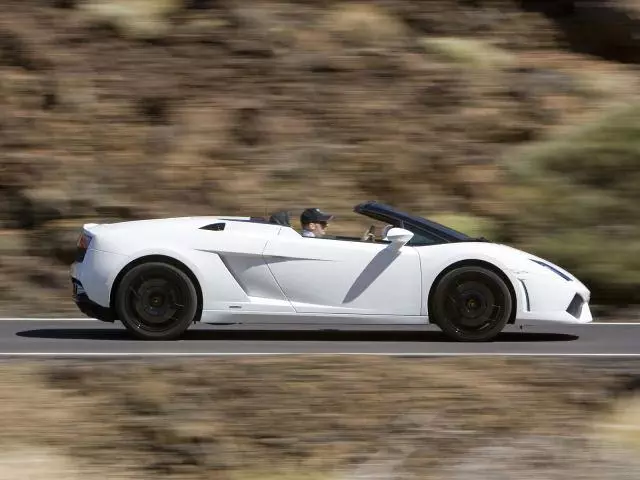 Gusimbuza Lamborghini Gallardo Bizagaragaza Igishushanyo mbonera 96451_2