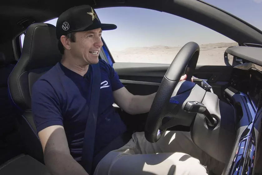 Tanner Foust Berpikir VW Golf R Baru Adalah Salah Satu Mobil Terbaik Yang Pernah Dibuat 9650_1