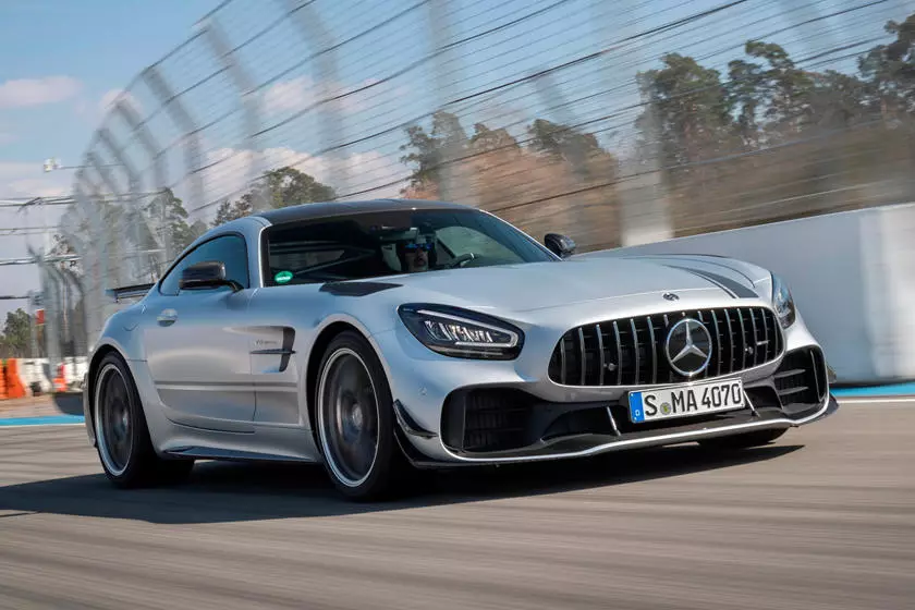 2020 מרצדס בנץ AMG GT R נהיגה חזיתית