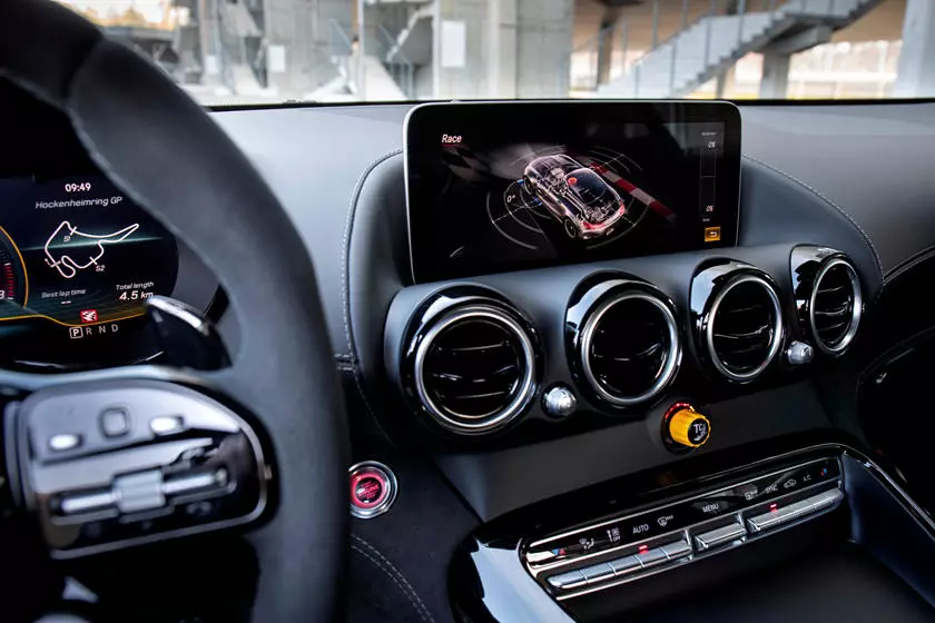 2020 Mercedes-Benz AMG GT R Infotainment System