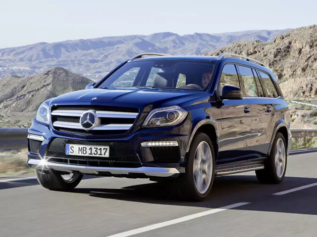 2013 Mercedes-Benz GL-Class එහි විශිෂ්ට මංගල දර්ශනය කරයි 96870_1