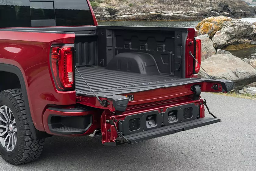 2019–2021 m. GMC Sierra 1500 bagažinės erdvė