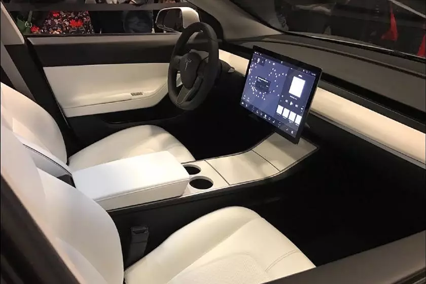 Tesla Model 3 100 000 фурӯшро дар соли 2018 вайрон мекунад 9702_5