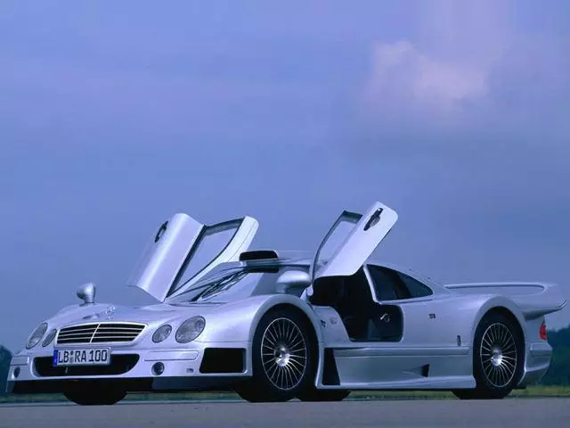 Mercedes-Benz CLK GTR tog kun 128 dage at lave fra bunden 97142_2