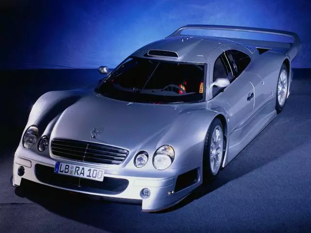 Mercedes-Benz CLK GTR tog kun 128 dage at lave fra bunden 97142_3