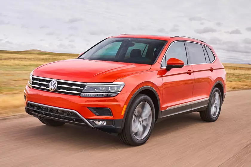 2016-2020 Volkswagen Tiguan Front View Driving