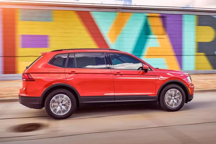 2016-2020 Volkswagen Tiguan Side View Driving