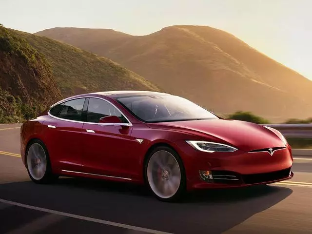 Teslas leistungsstärkste Modelle sind jetzt billiger als je zuvor 97330_1