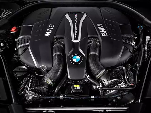 BMW ने ते अधिकृत केले: M550i xDrive 3.9 सेकंदात 0-60 करेल 97481_3