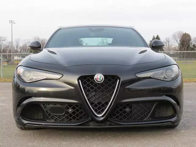 2016 Alfa Romeo Giulia Quadrifoglio Recenzja: Wspaniała, łzawiąca Perfezione 97655_11