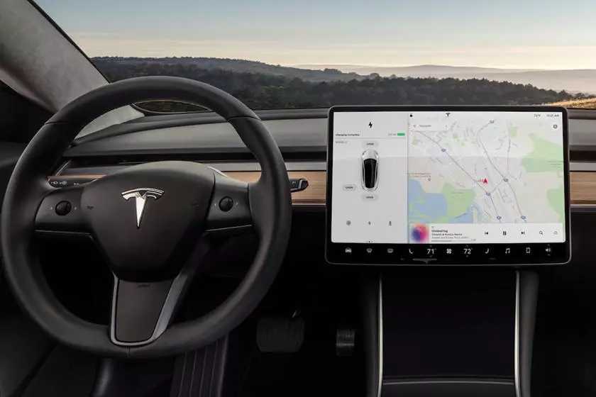 Imodeli ye-Tesla S kunye ne-X Ukufumana izinto zangaphakathi eziNcinci eziNtsha ukuhambelana neModeli yesi-3 97761_1