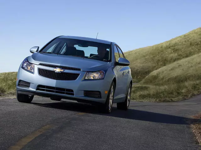 Պաշտոնական. Chevy Cruze-ն հաղթահարեց Camry-ին հունիսին 97772_1