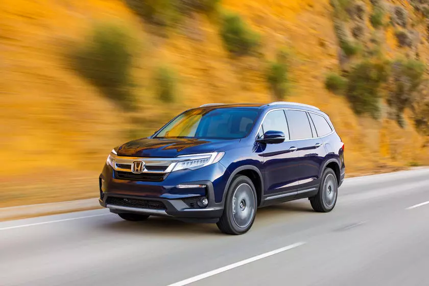 2019-2020 Honda Pilot Front View Driving