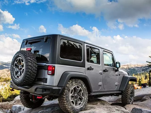 2020 წლის Ford Bronco ნაწილების მომწოდებლებს Jeep Wrangler-ს გაუზიარებს 98257_2