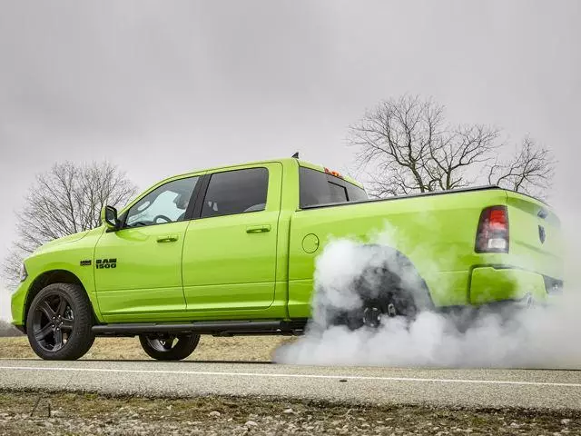 Ram 1500 Sublime Sport in Ram Rebel Blue Streak prinašata barve v NYC 98335_2