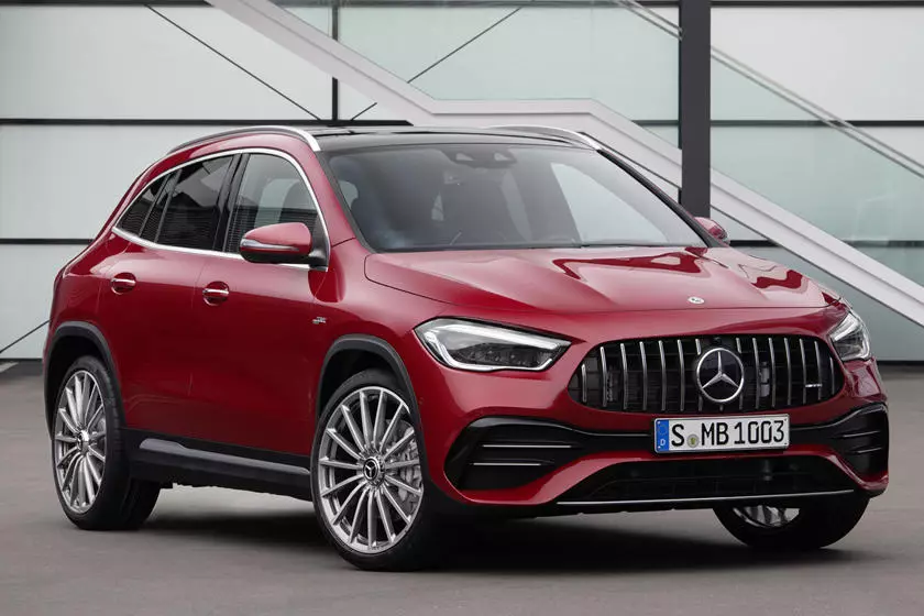 2021-2022 Mercedes-AMG GLA 35 Изглед преден ъгъл