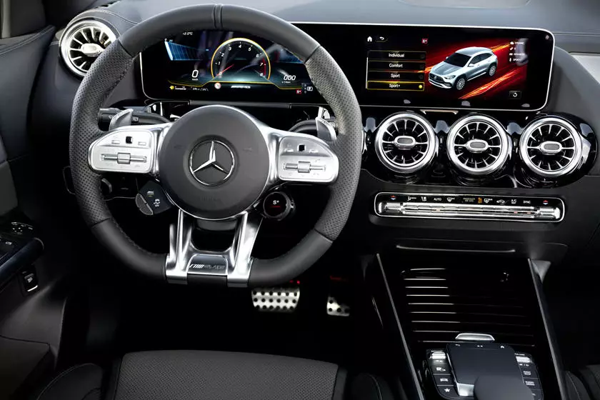 Detalles del volante del Mercedes-AMG GLA 35 2021-2022