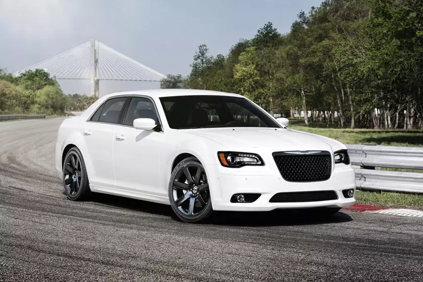 Chrysler 300 SRT-8 oo la isticmaalo ayaa kaa dhigaysa Baller xagga Miisaaniyadda 98529_11