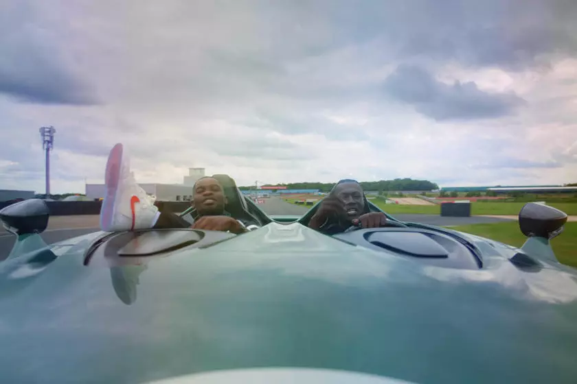 Britaj repistoj Santan Dave Kaj Stormzy Invadas Aston Martin HQ 9864_7