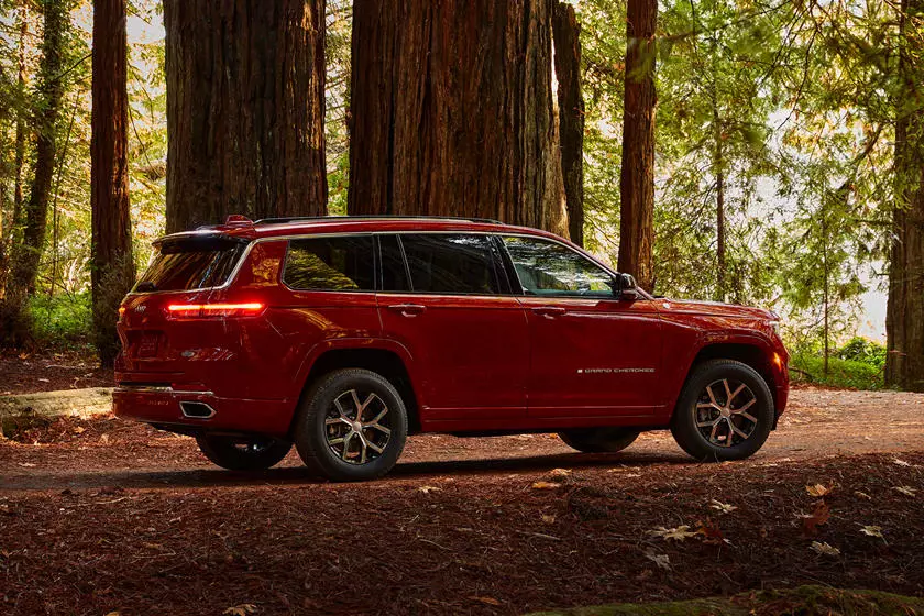 2021 Jeep Grand Cherokee L Kuyang'ana Koyamba: Kukulira Ndi Bwino 9878_6