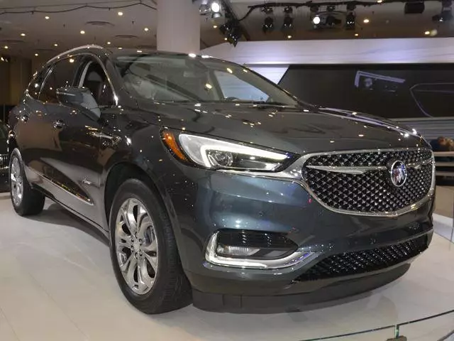 آیا Buick Enclave Avenir 2018 جدید یک رقیب واقعی آئودی Q7 است؟ 99306_1