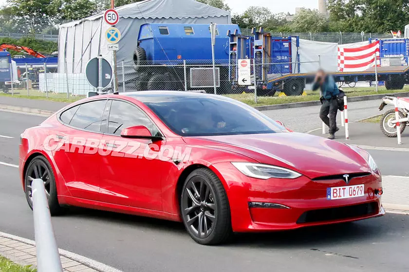 I-Tesla Model S Plaid yajongwa eNurburgring, kwaye sinoqikelelo lokuba kutheni 9930_1