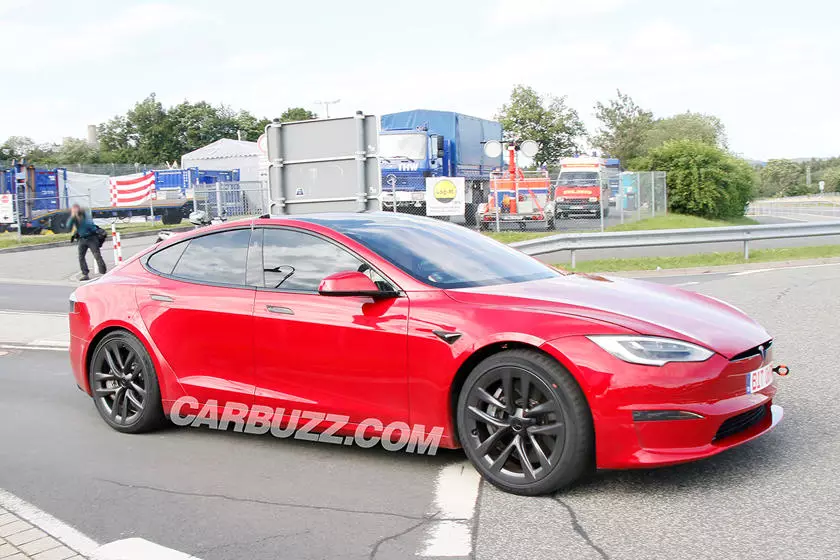 En Tesla Model S Plaid gouf um Nurburgring gespionéiert, a mir hunn eng Erklärung firwat 9930_2