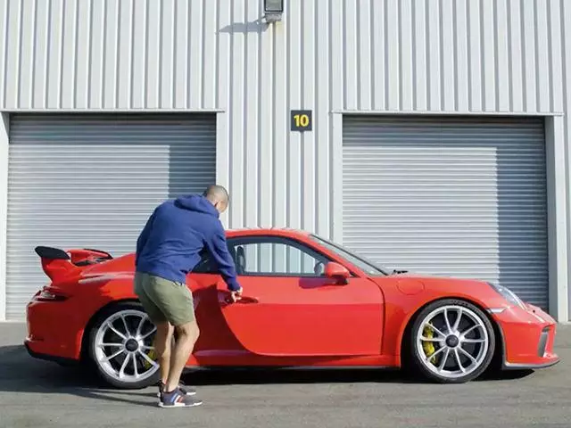 Chris Harris නව Porsche 911 GT3 සමඟ සම්පුර්ණයෙන්ම ආදරය කරයි 99334_1