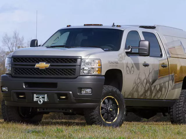 Видео: Редефинирајте го ловот во концептот Chevy Silverado Realtree 99517_1