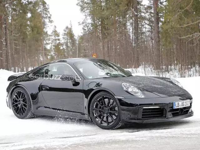 ดูครั้งแรก: Porsche 911 ปี 2019 สอดแนมสวมชุดการผลิต 99589_1