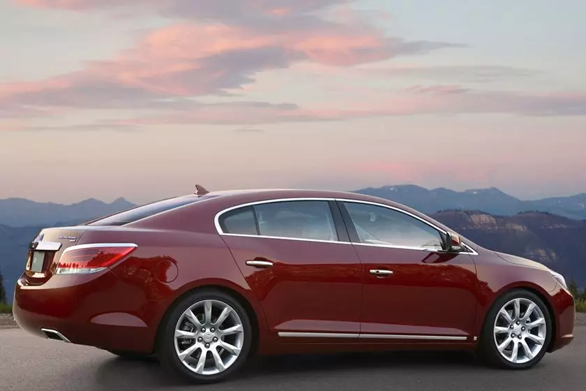 Verdwijnende gezinssedans: Buick LaCrosse 2018 9967_11